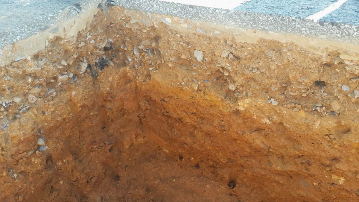 20150520_100946_TEST_PIT_R25_GAUTENG – ROAD PAVEMENT FORENSIC ...